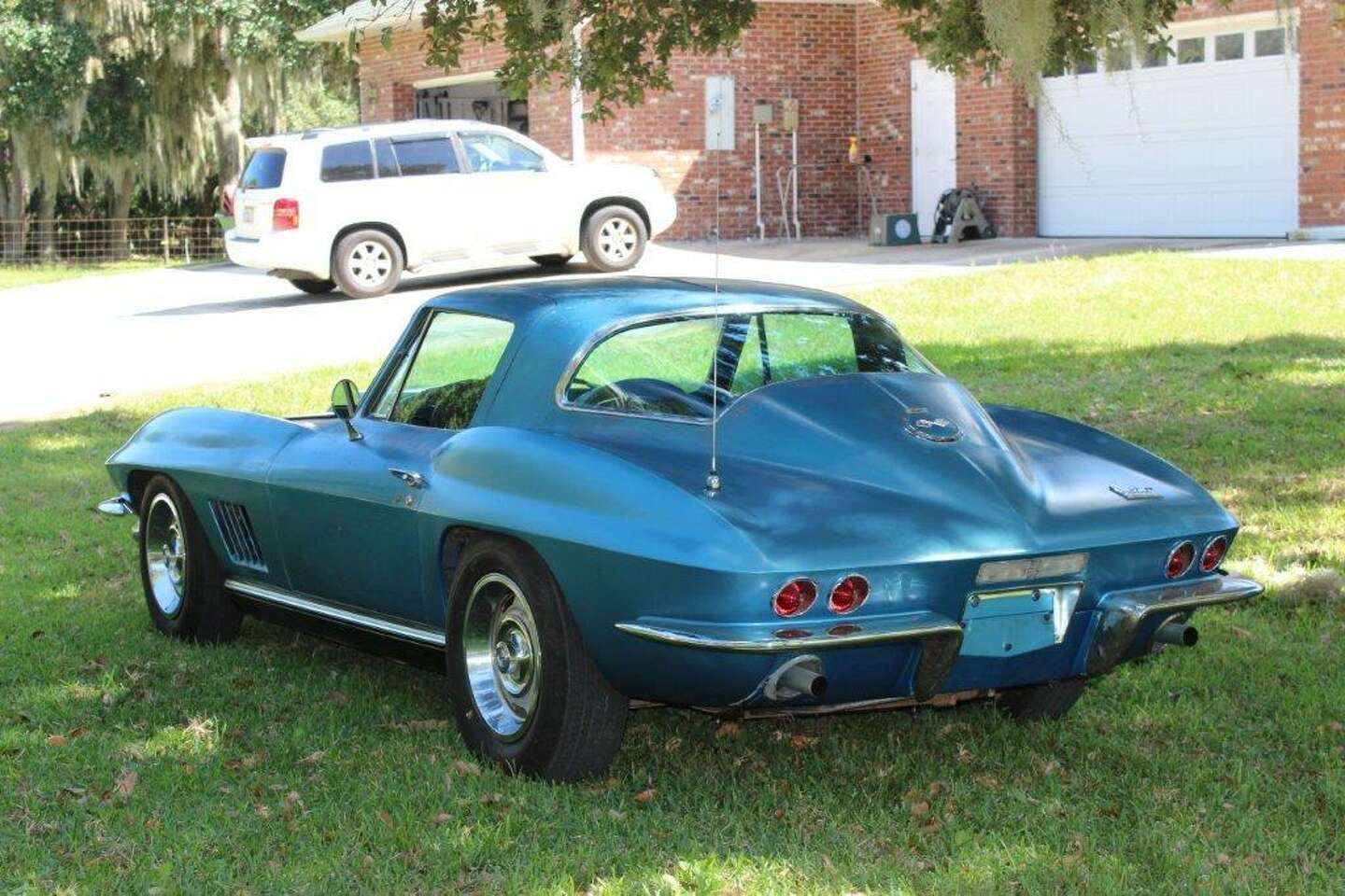 Neil Armstrong's old 'Vette in near-original condition draws throng of ...