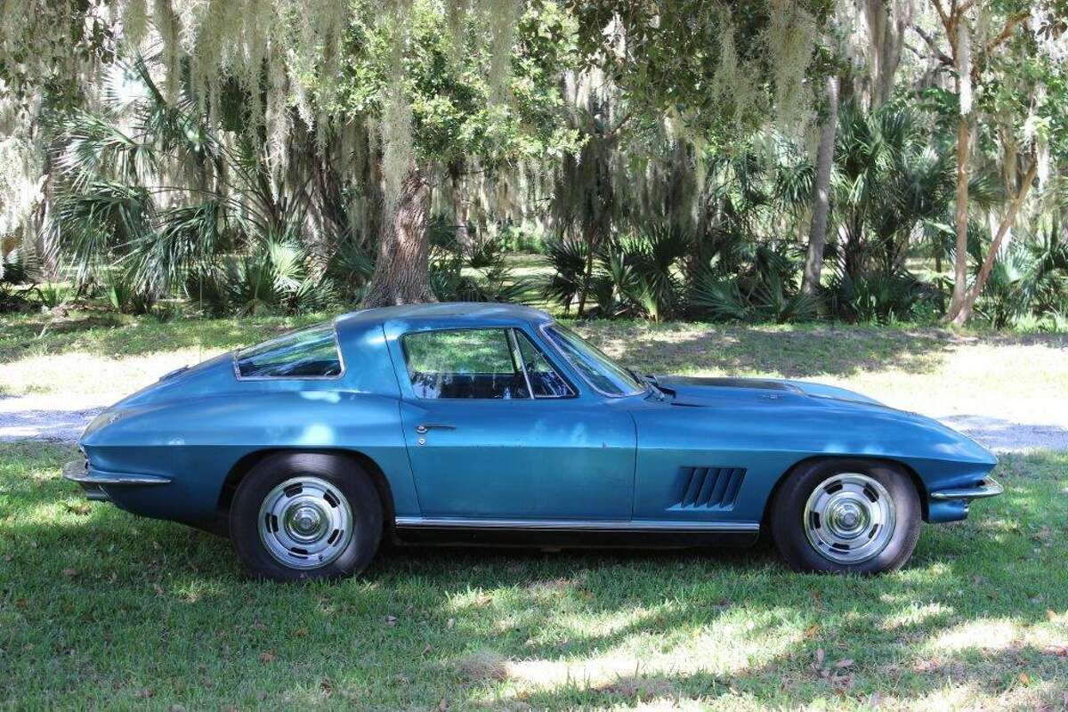 Neil Armstrong's old 'Vette in near-original condition draws throng of ...