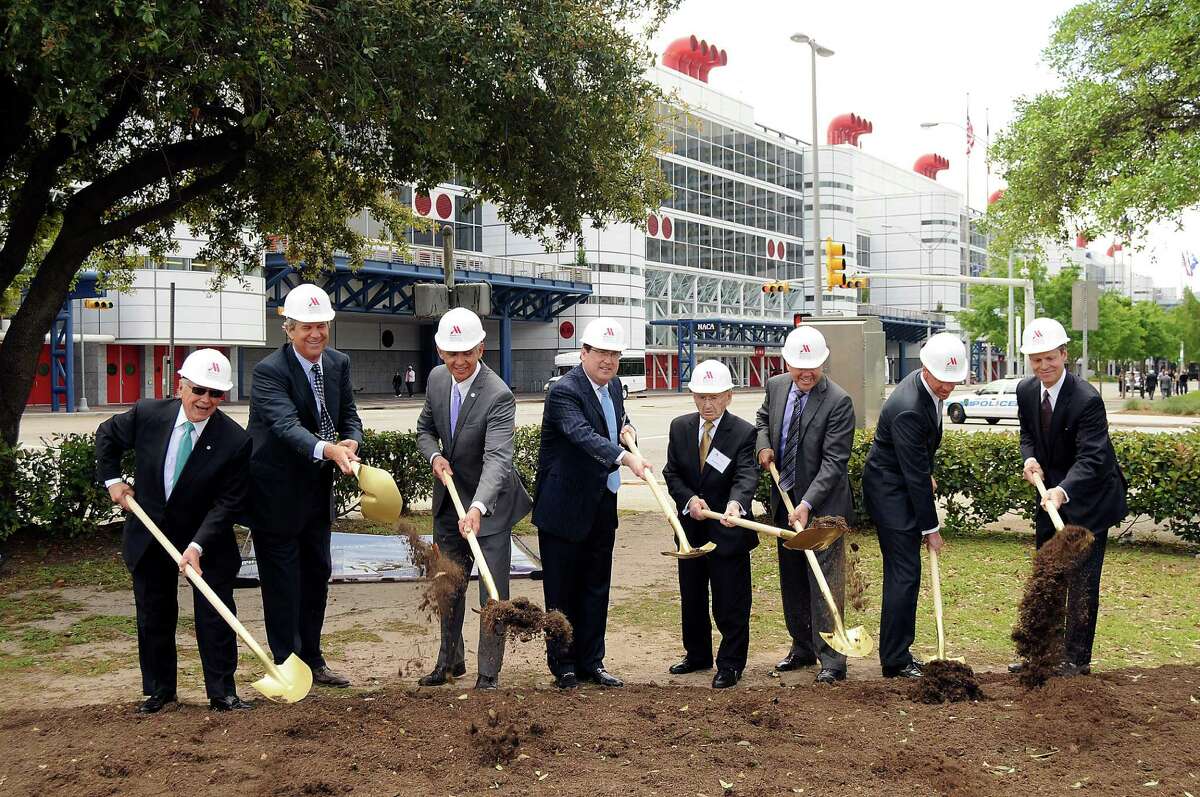 Business leaders see Marriott Marquis as new downtown icon