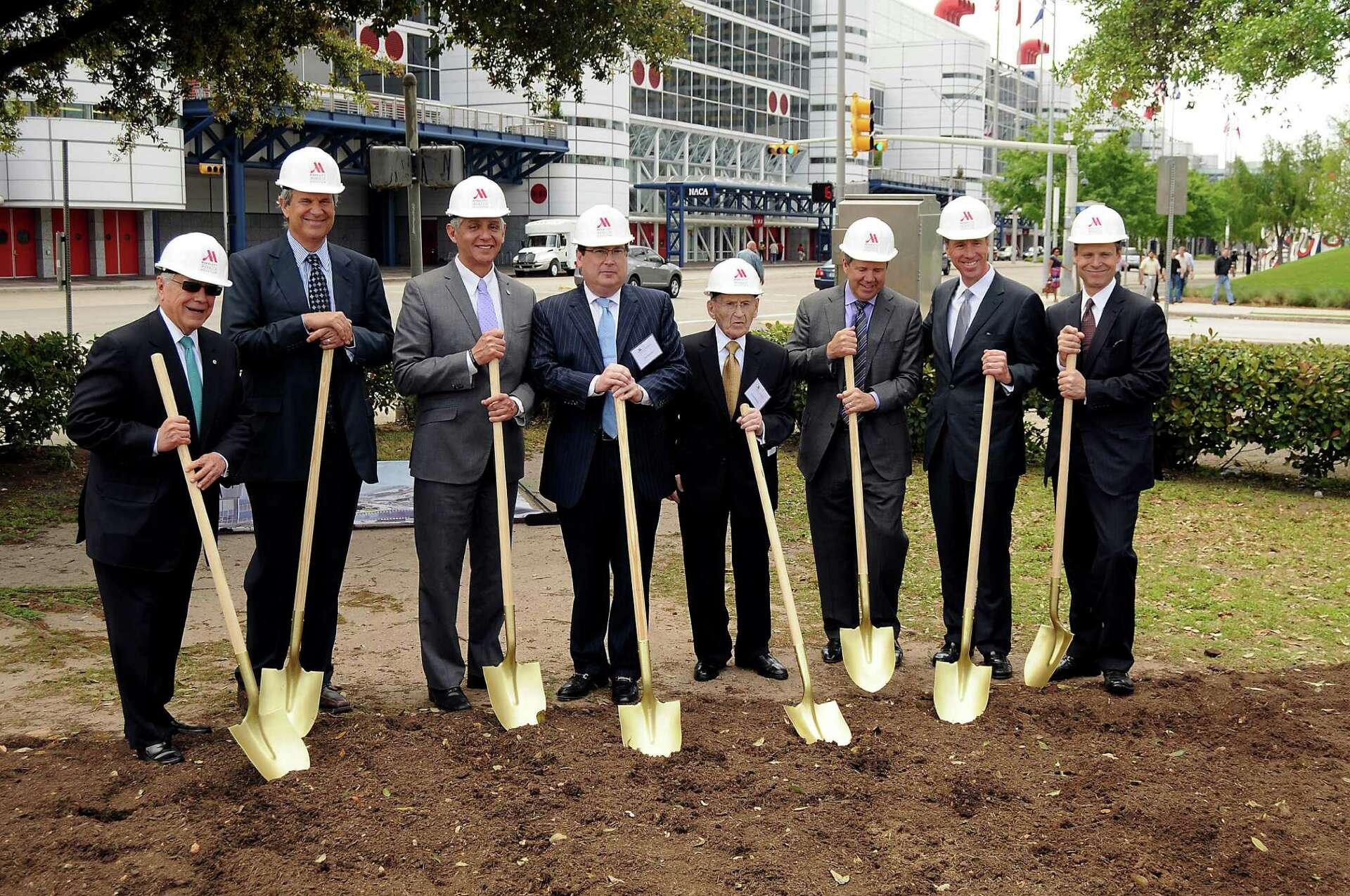 Business leaders see Marriott Marquis as new downtown icon