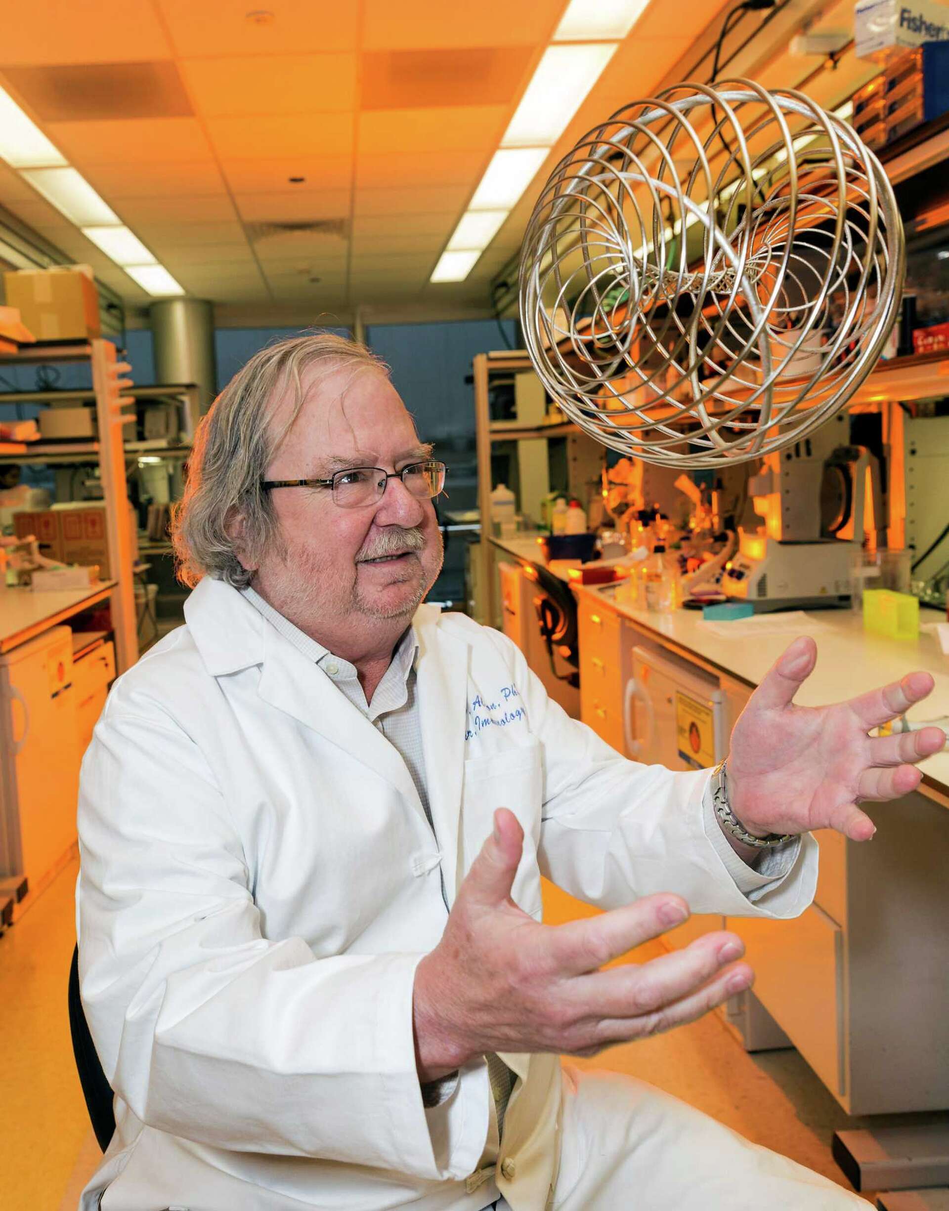 Texas scientist may have key in cancer war