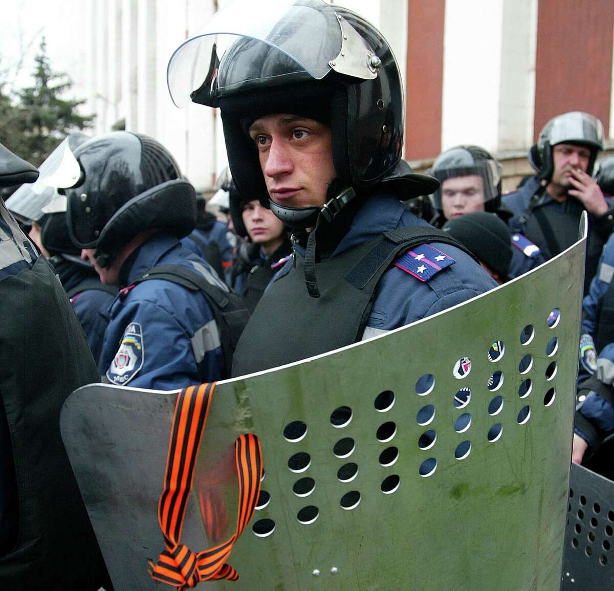 Pro-Russian militants seize police stations in Ukraine