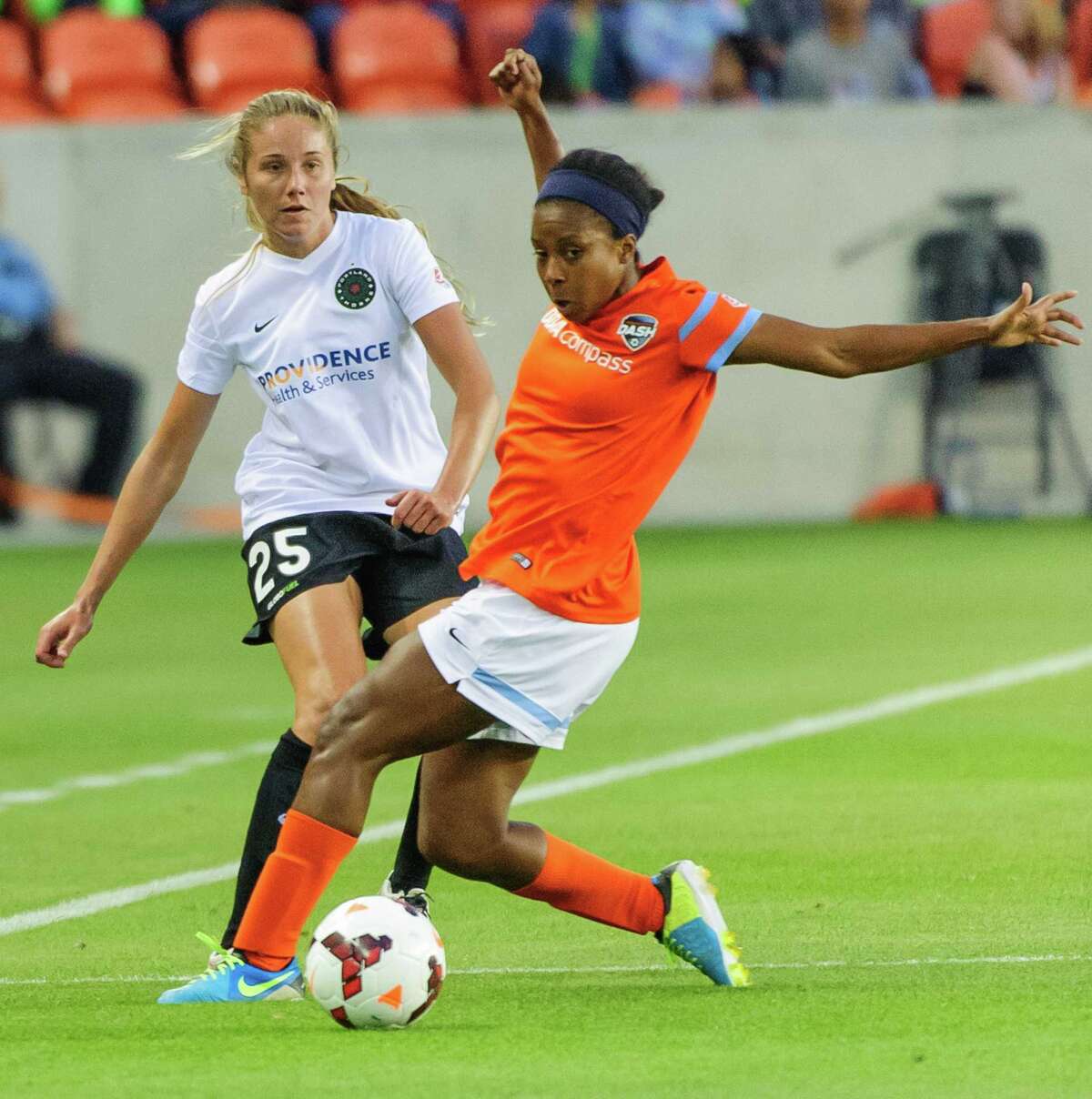 Dash fall to Thorns in inaugural match