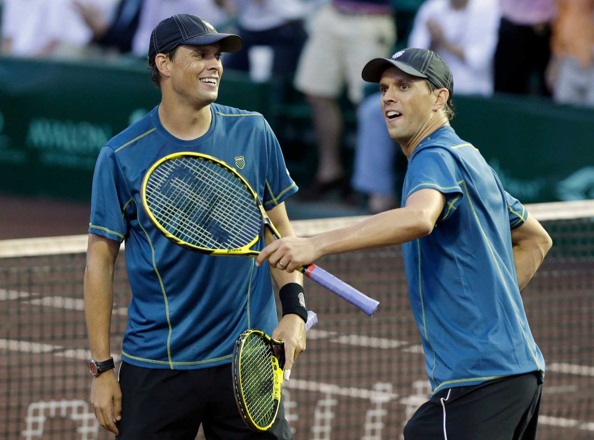 Bryans best Spanish duo for doubles title at River Oaks