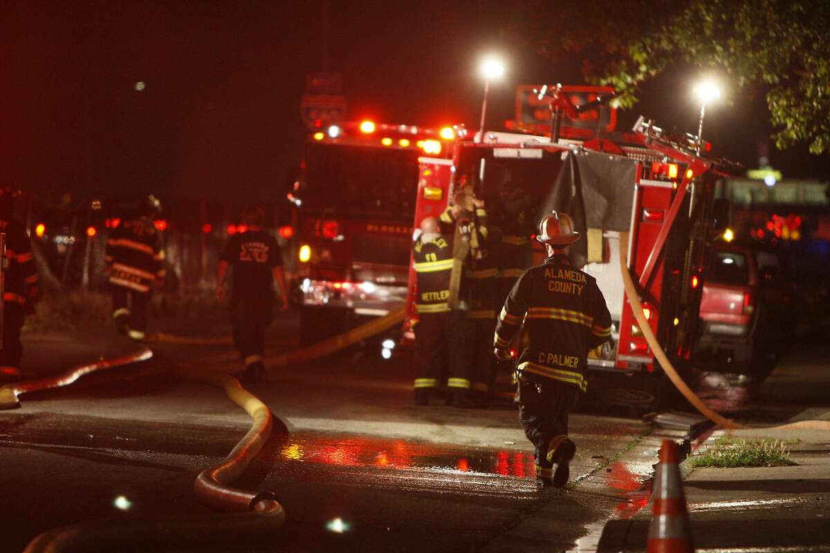 Berkeley firefighters battle 5-alarm warehouse fire near I-80