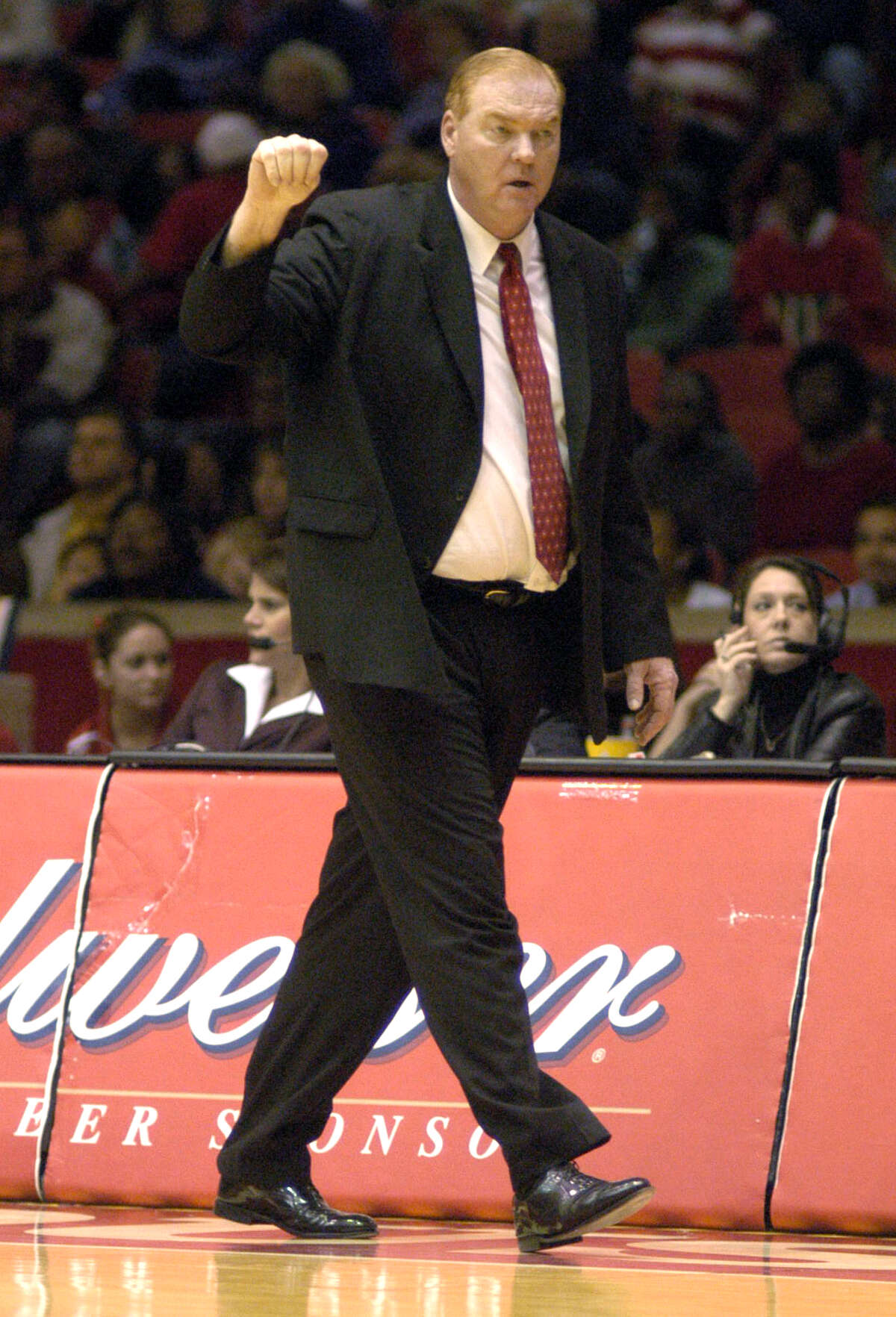 Former UH women's basketball coach Joe Curl dies at 59