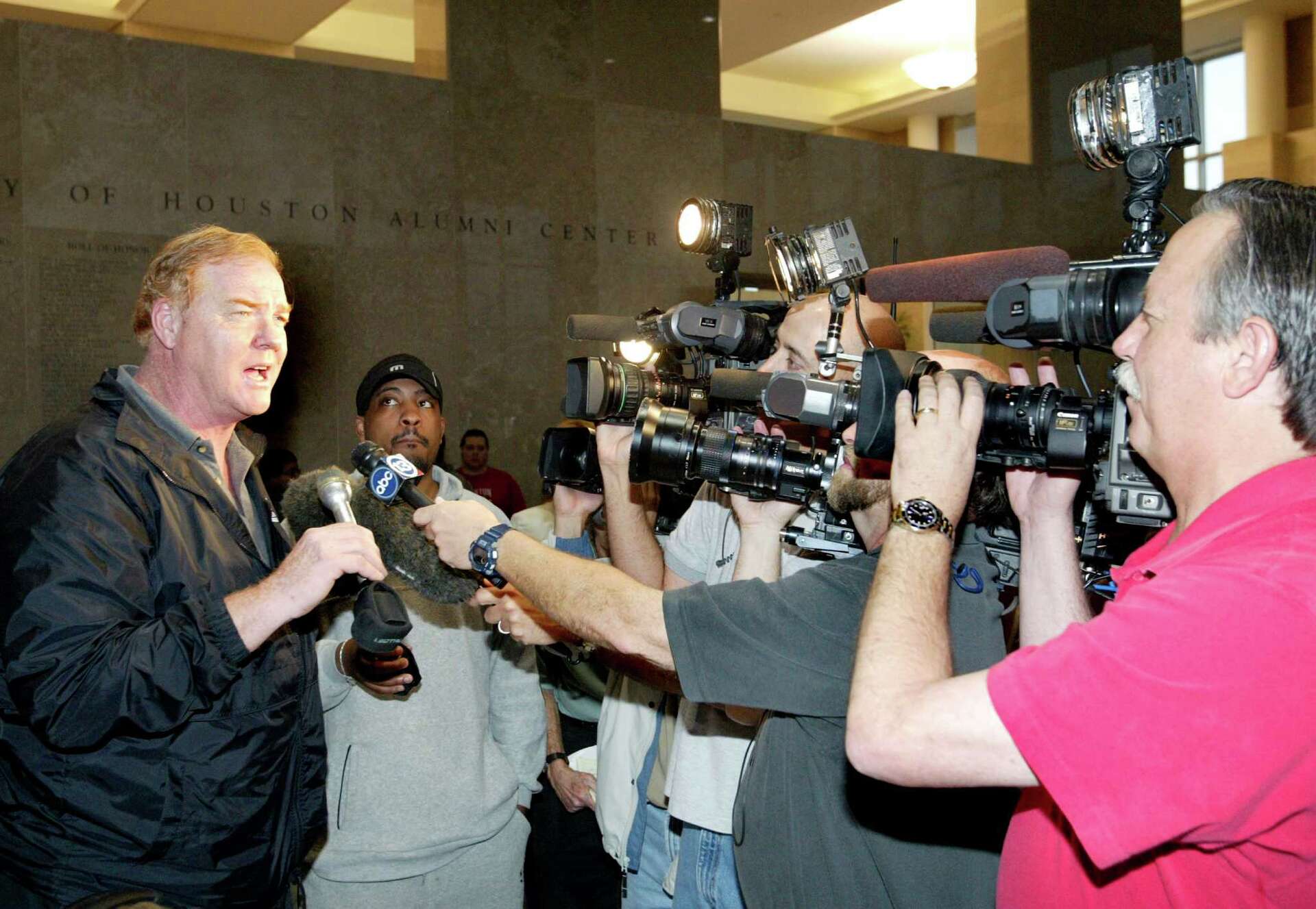 Former UH women's basketball coach Joe Curl dies at 59