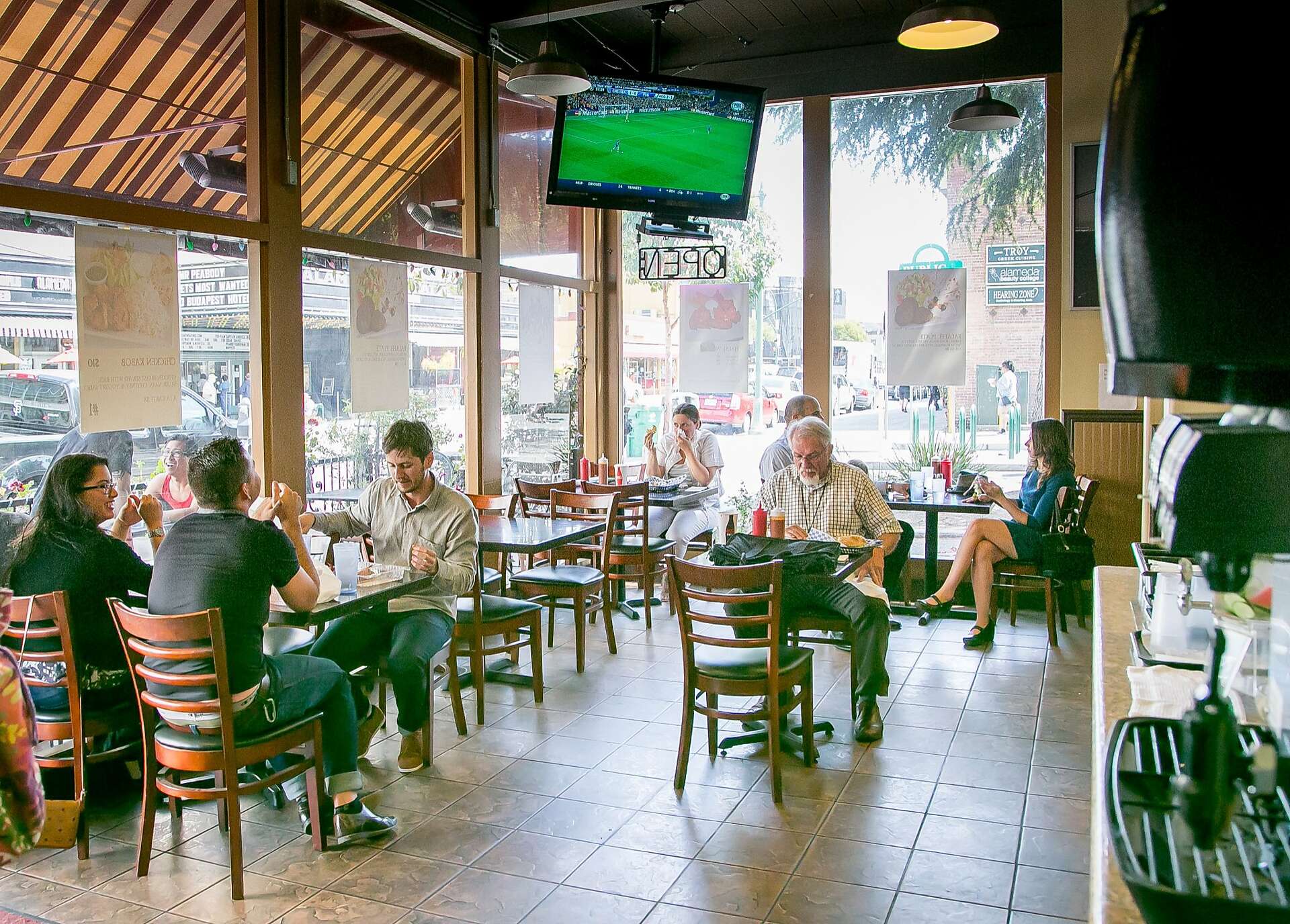 Q's Halal Chicken, Alameda: Good kabobs, great prices
