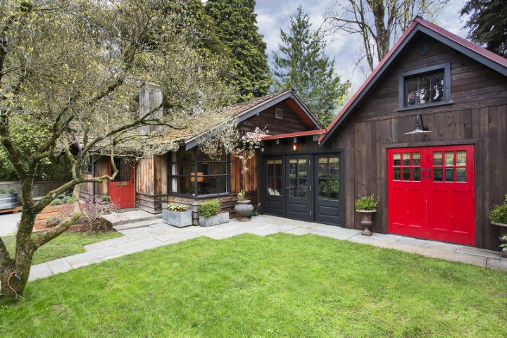 Cool homes with retro character