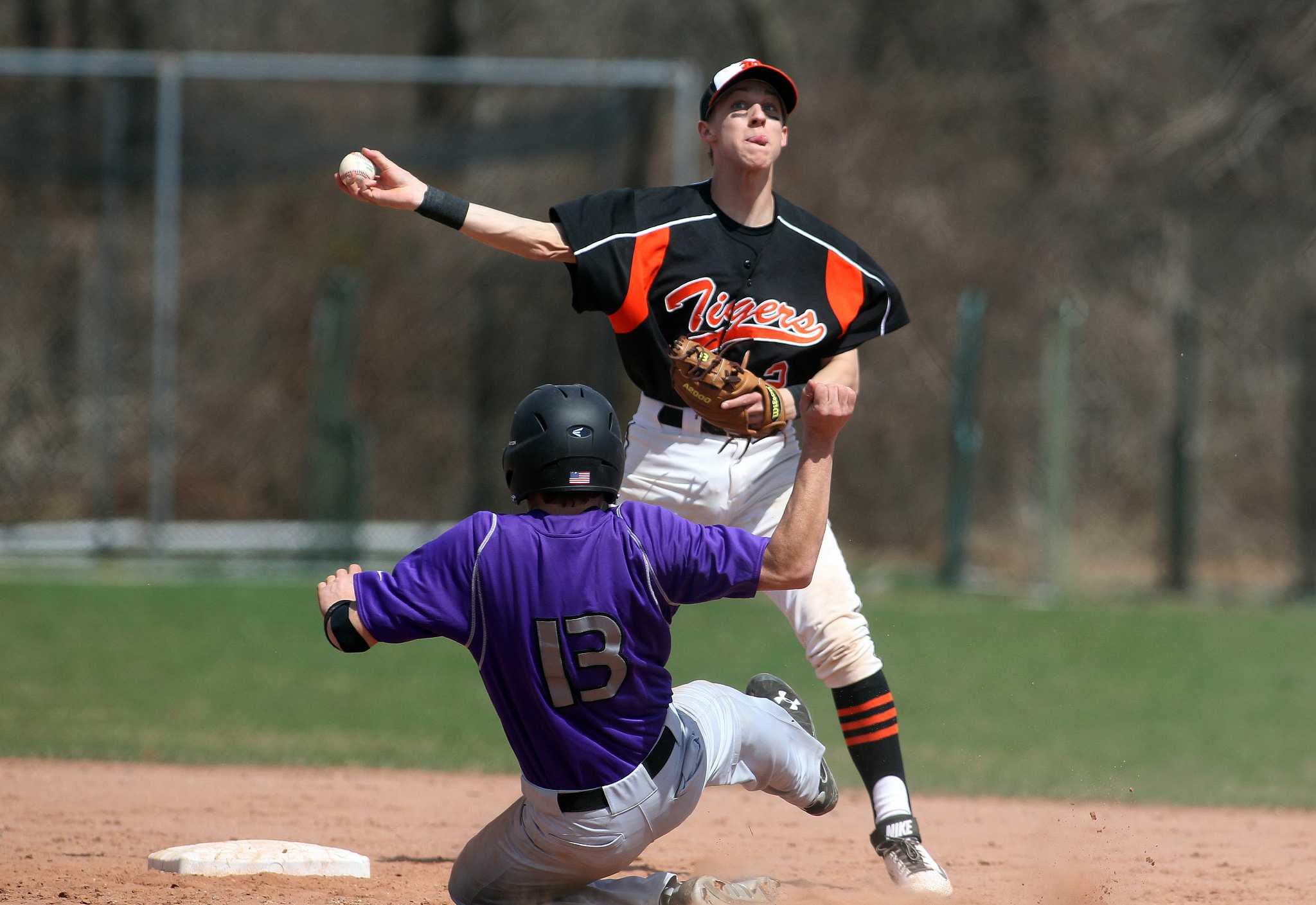 Westhill baseball holds off Ridgefield, 5-4