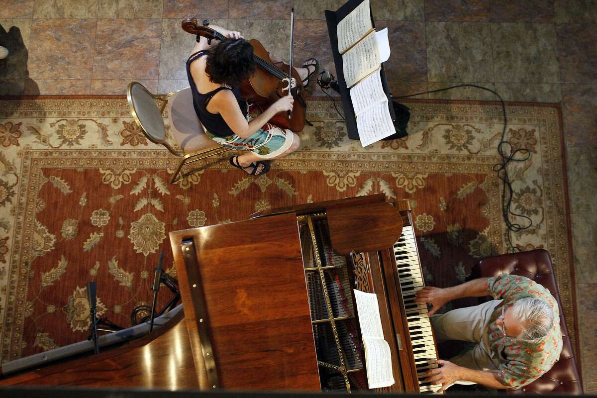 Live music radiates from Tenderloin hotel