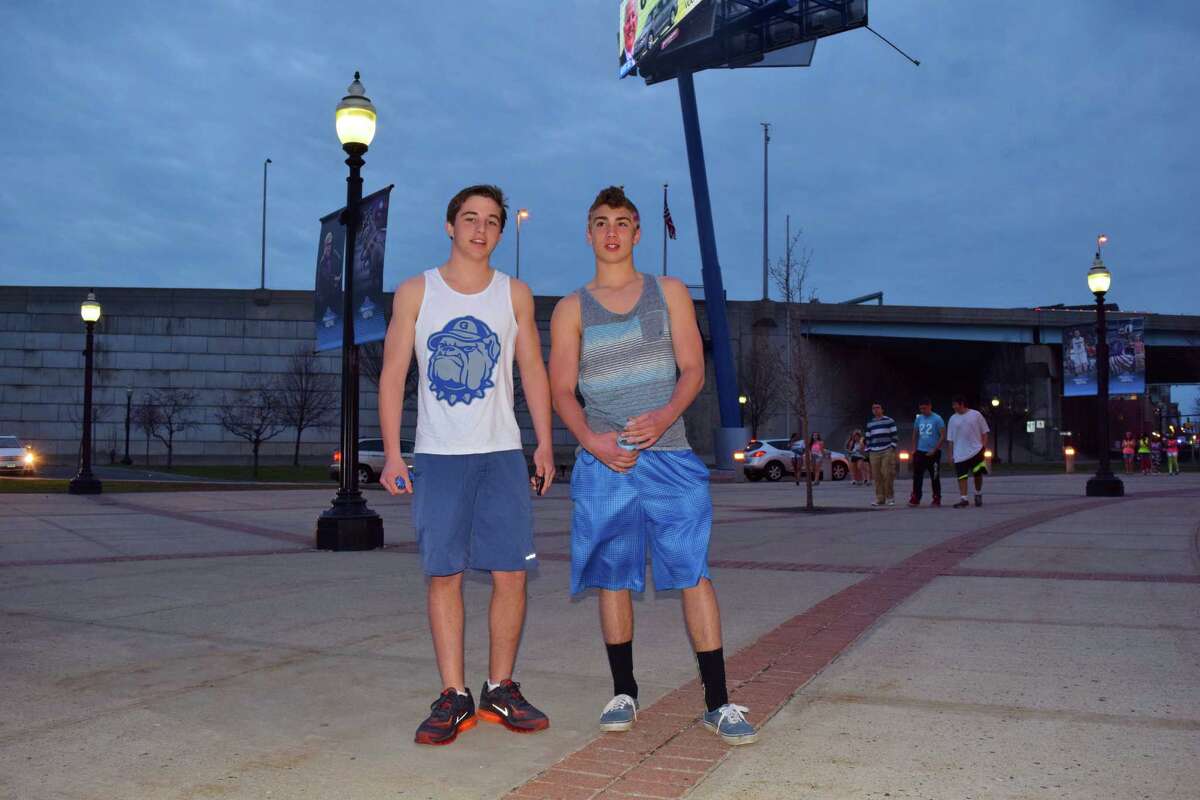 Real Fashion: Foam N' Glow party