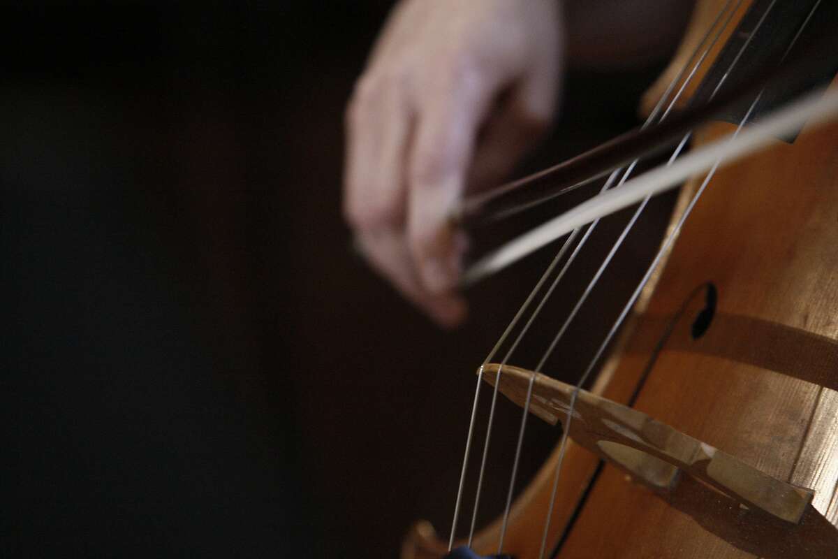 Live music radiates from Tenderloin hotel