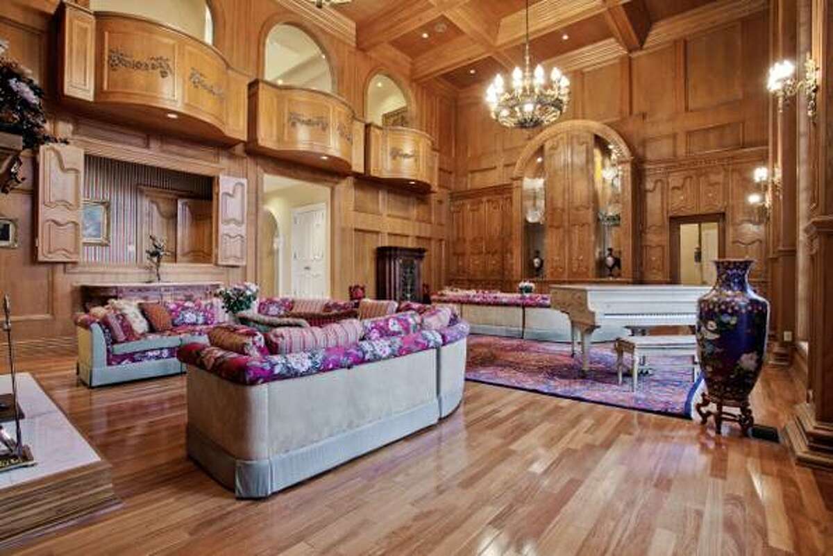 Pink Mary Kay mansion in Dallas sells for significantly less than ...