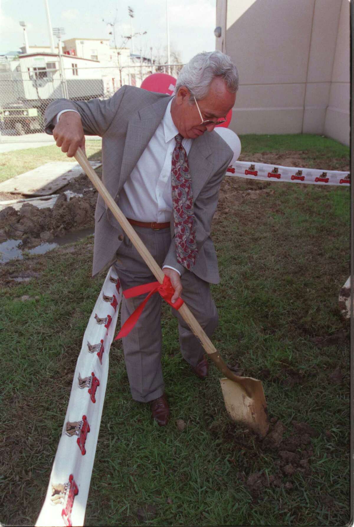Legendary UH coach Tom Tellez recuperating after car accident