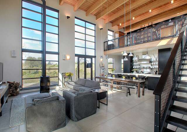 Sebastopol home includes apple orchard