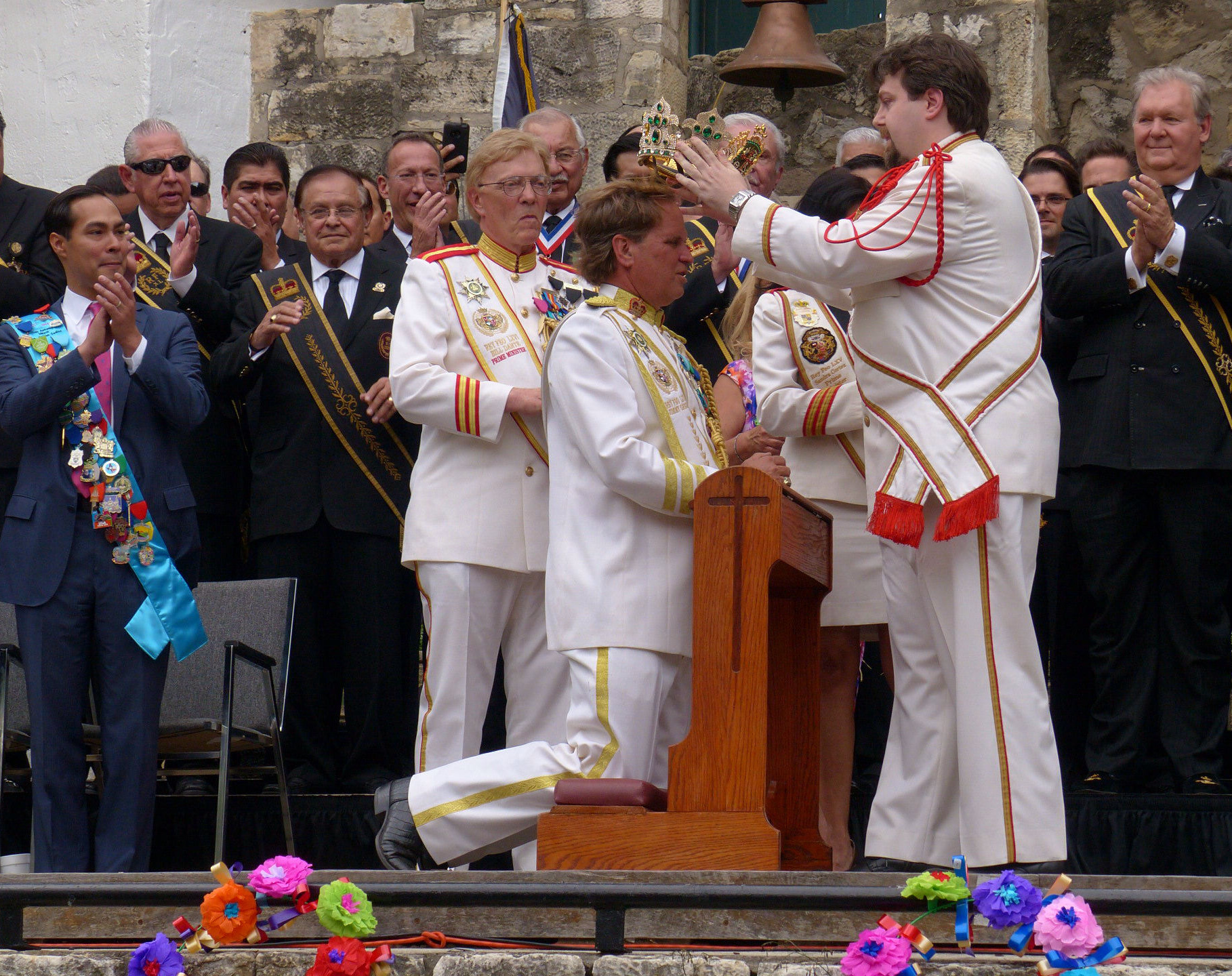 Rey Feo LXVI assumes the crown