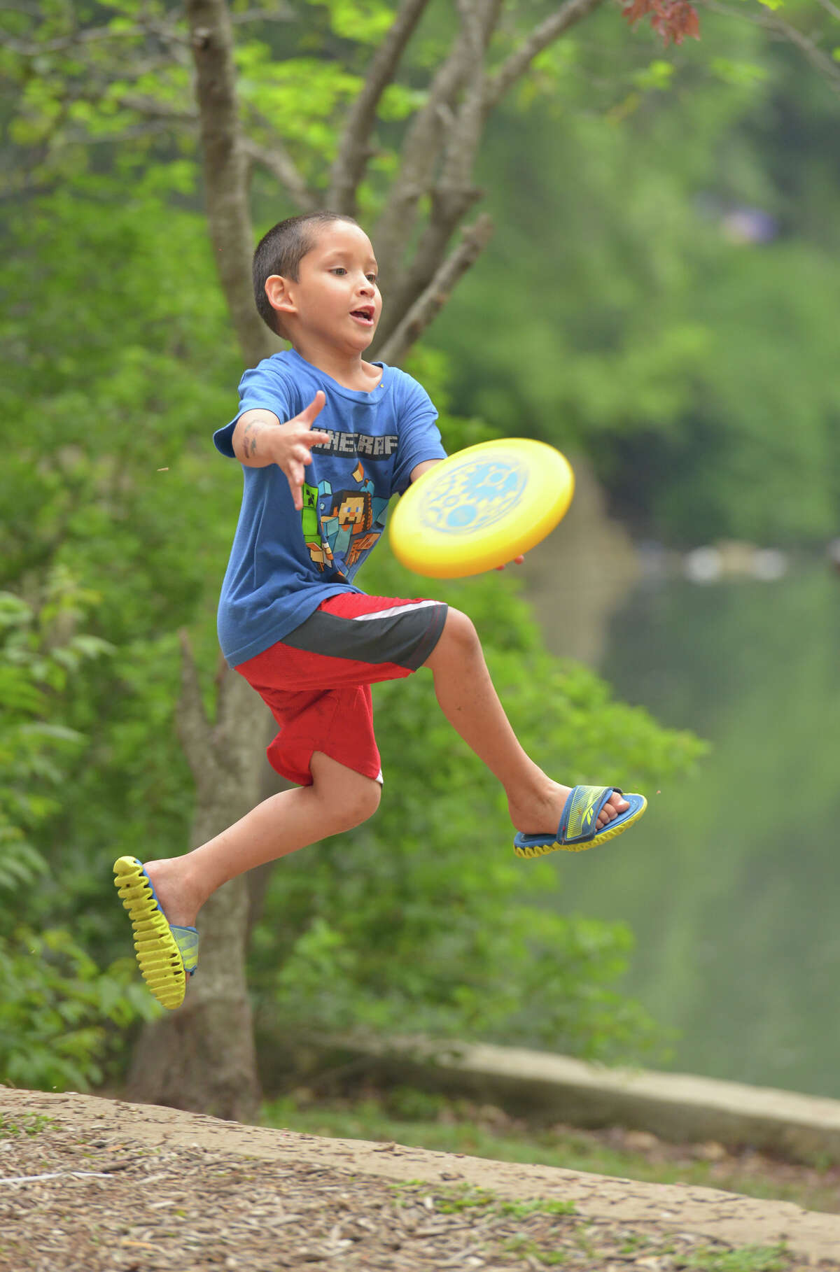 San Antonio celebrates Easter with prayers, picnics and a flying Easter ...