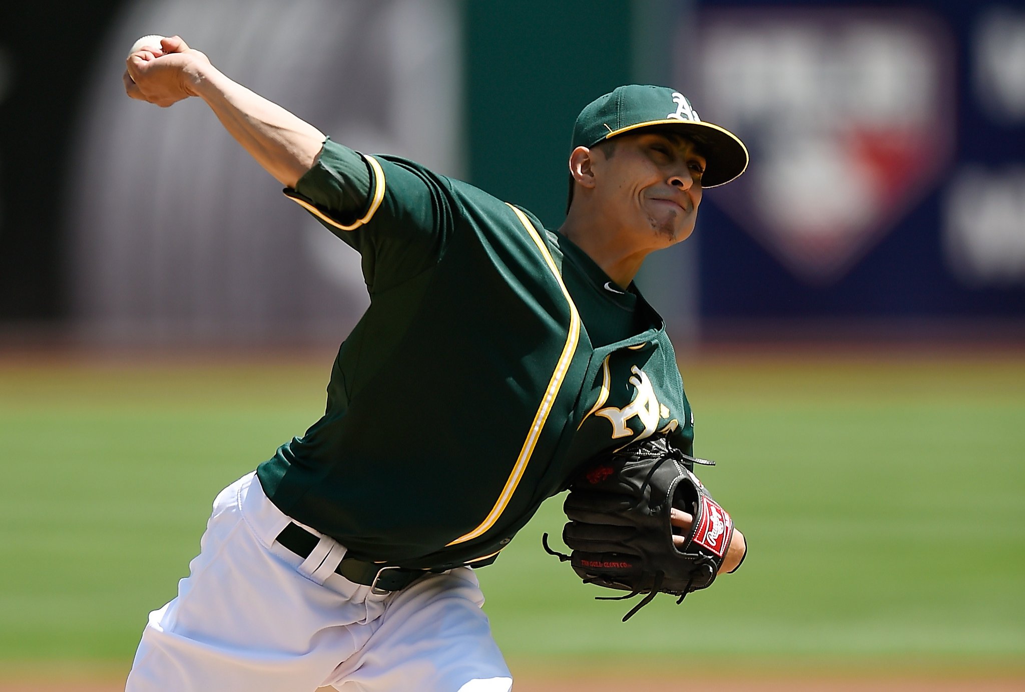 Chavez stays sharp as A's sweep Astros, 4-1