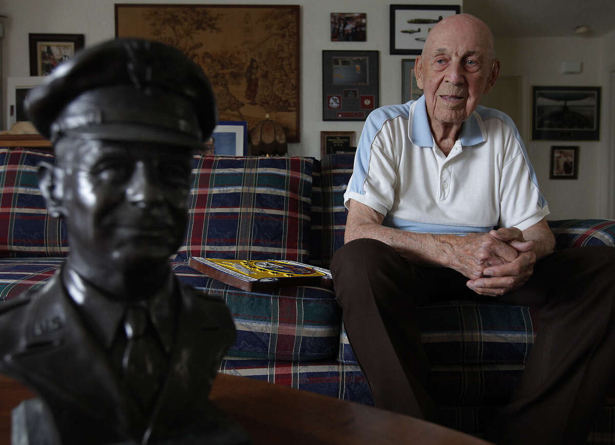 Doolittle Raider raises goblet to toast heroic 1942 mission