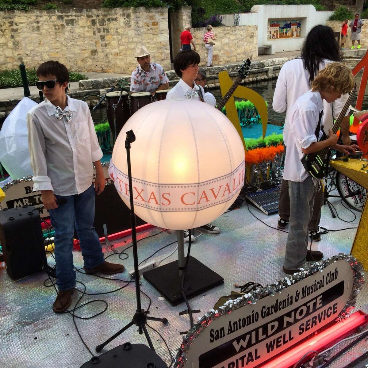 Crowds flock to River Walk for Fiesta's first parade