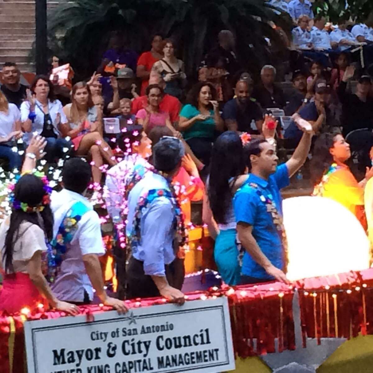 Crowds flock to River Walk for Fiesta's first parade