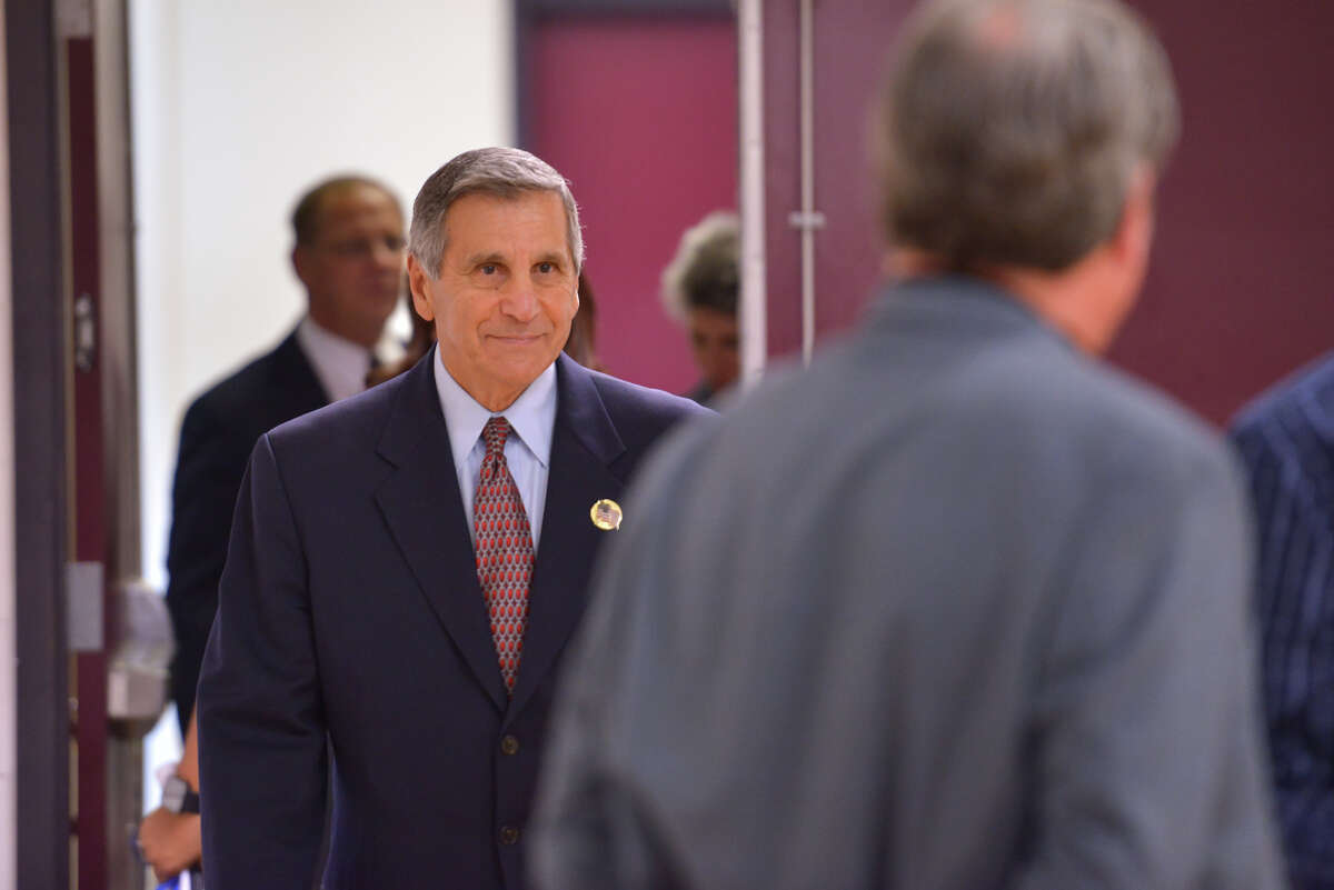 Ex-UCLA coach Harrick visits OLLU