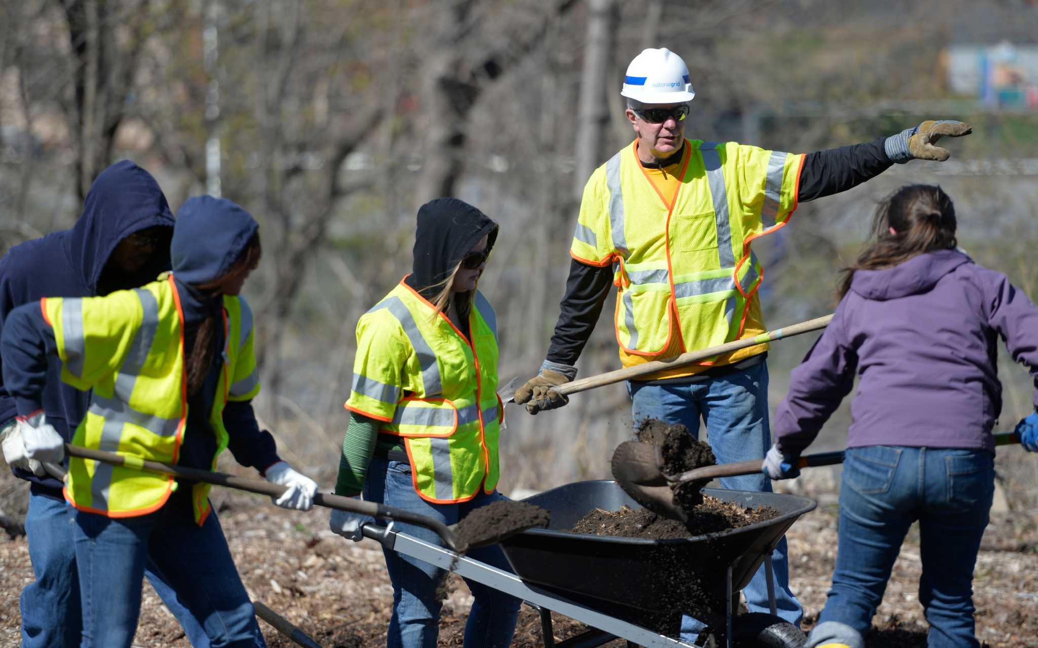 Photos: National Grid workers volunteer at garden