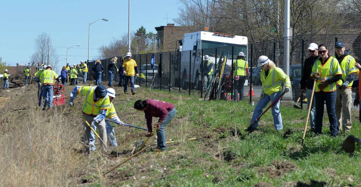 Photos: National Grid workers volunteer at garden