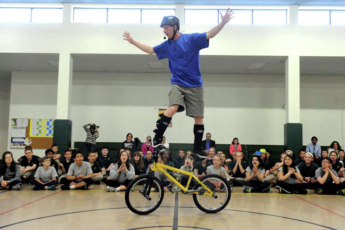 Photos: Bicycle stunt rider