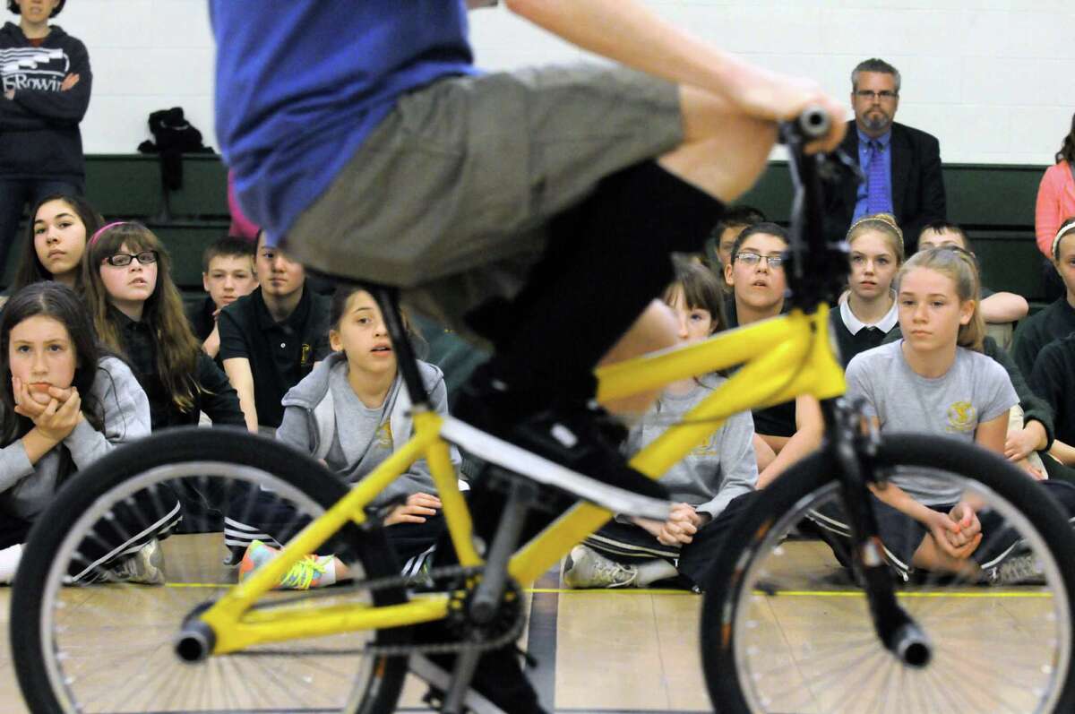 Photos: Bicycle stunt rider