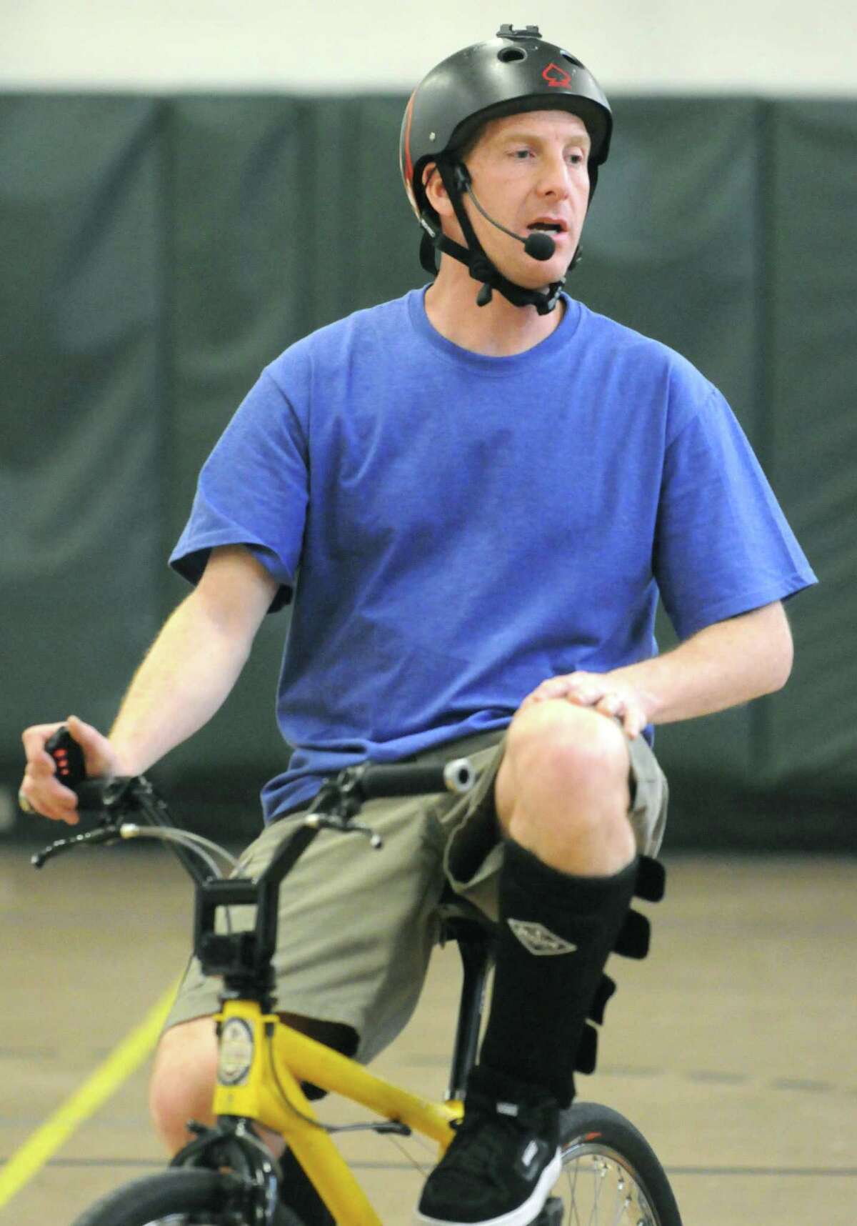 Photos: Bicycle stunt rider