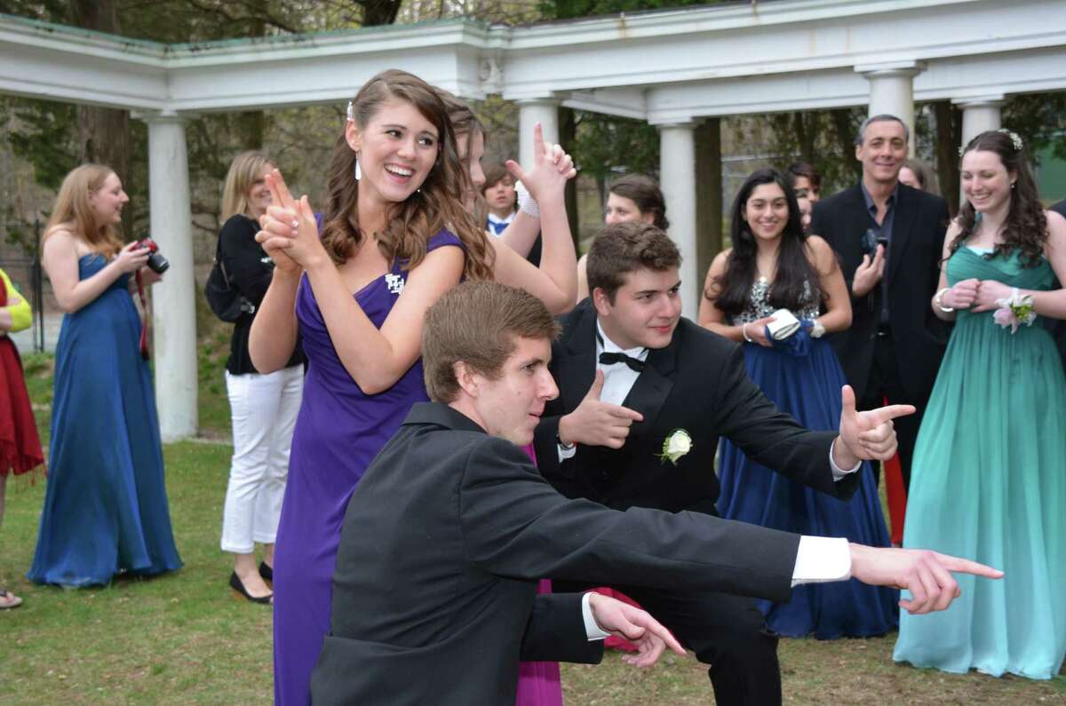 New Canaan juniors celebrate prom