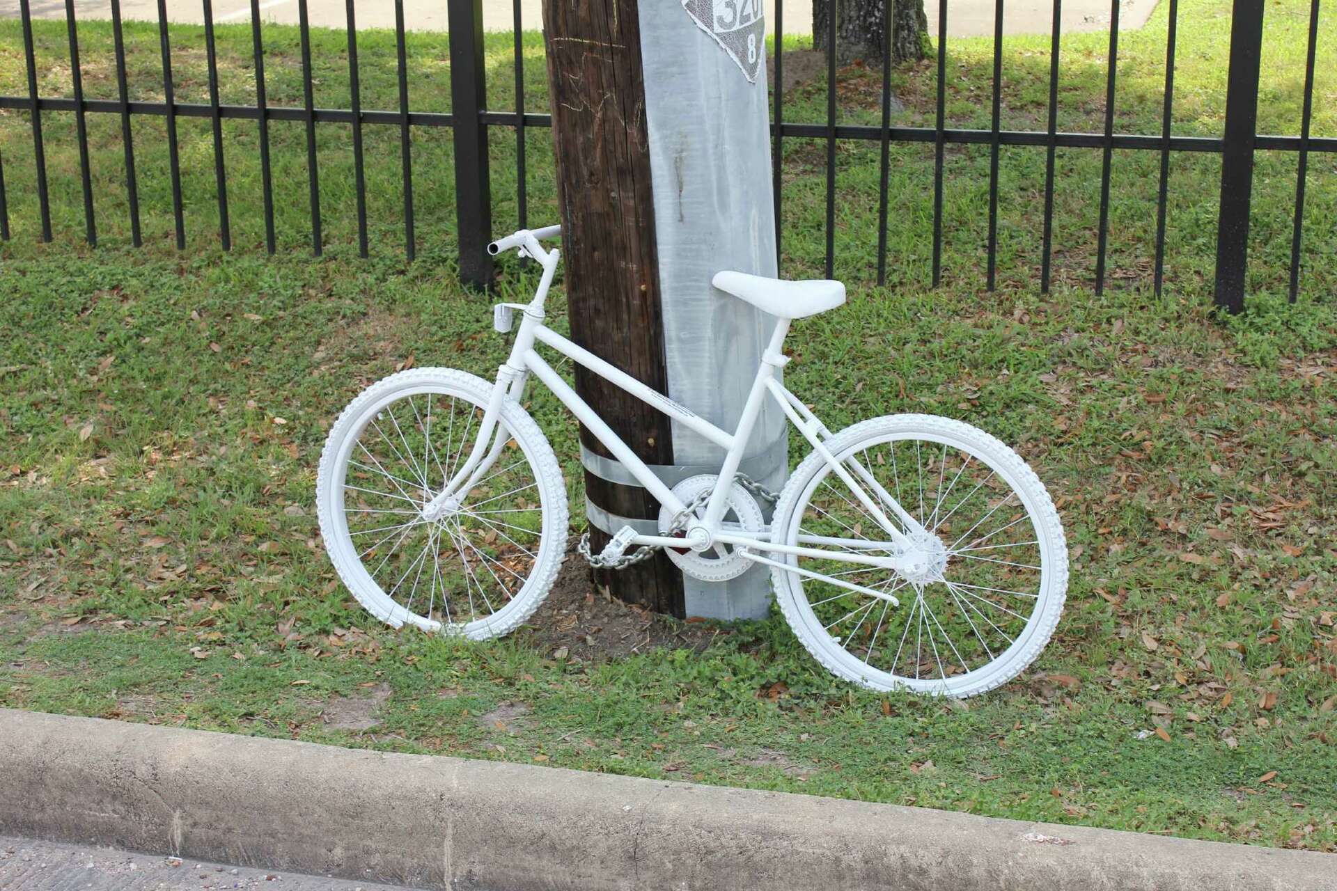 Cyclist takes on mission to spread ghost bikes all over Houston