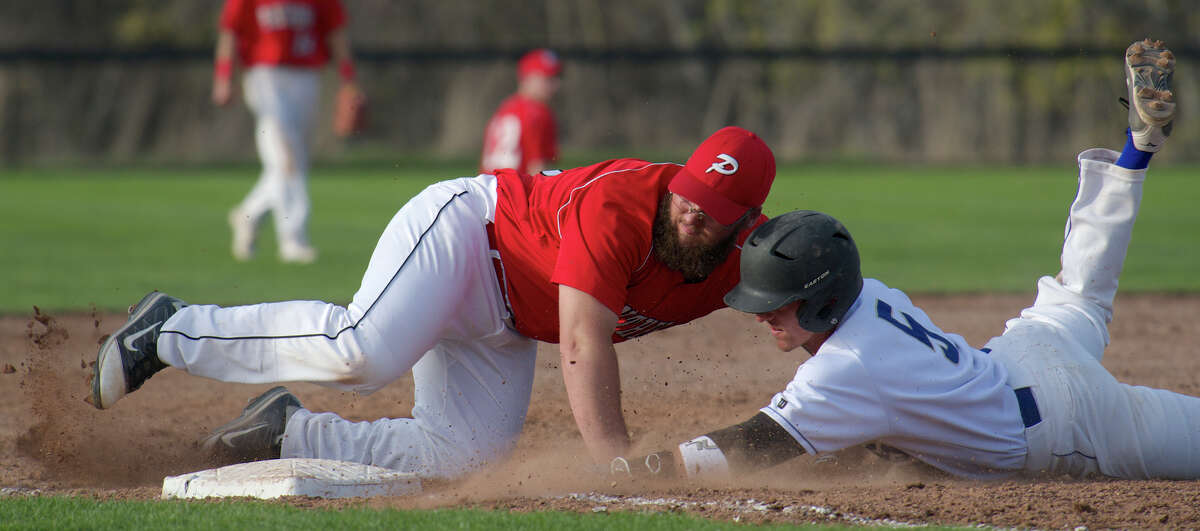 Pomperaug, Newtown split baseball doublheader