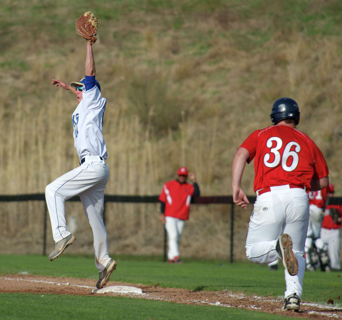 Pomperaug, Newtown split baseball doublheader