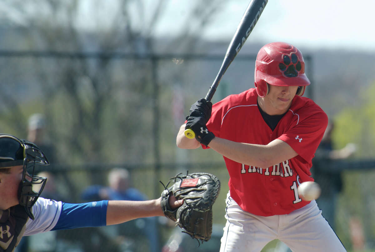 Pomperaug, Newtown split baseball doublheader