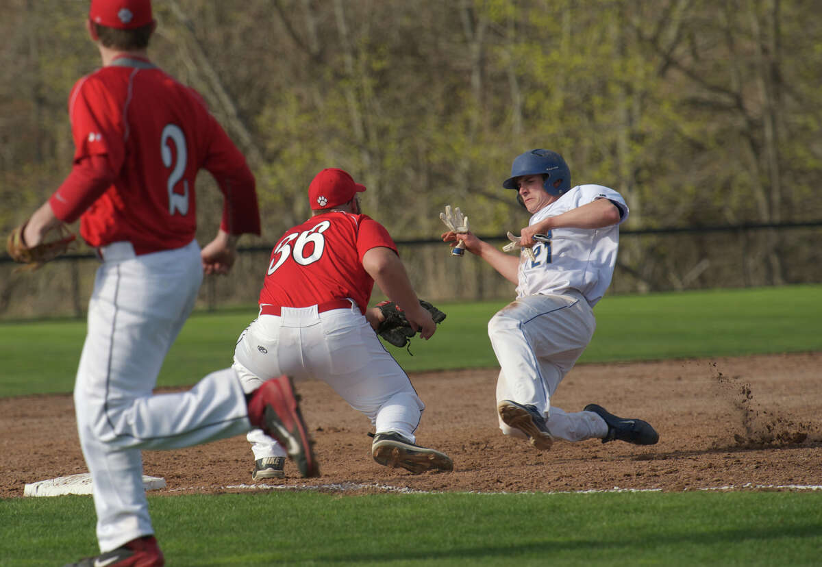 Pomperaug, Newtown split baseball doublheader
