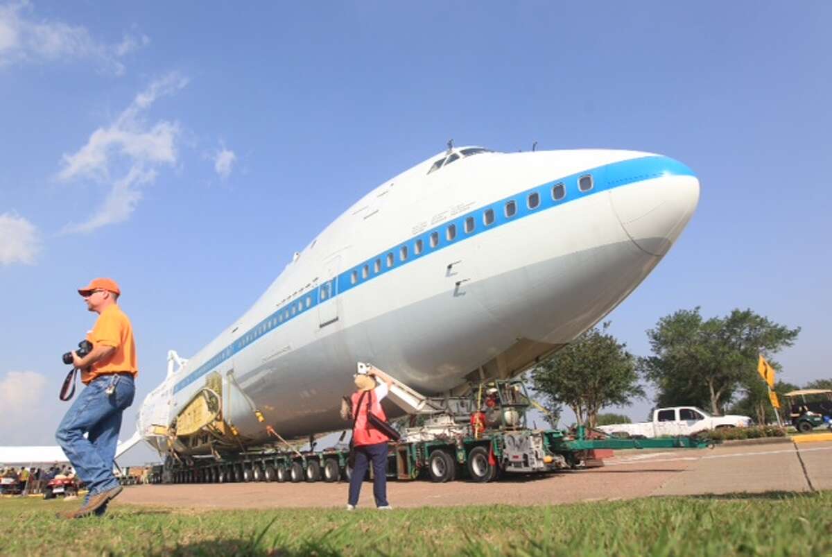 Space Center Houston hoisting shuttle replica onto top of shuttle carrier