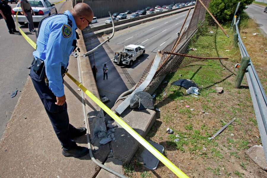 Driver crashes through bridge barrier, lands on freeway ...