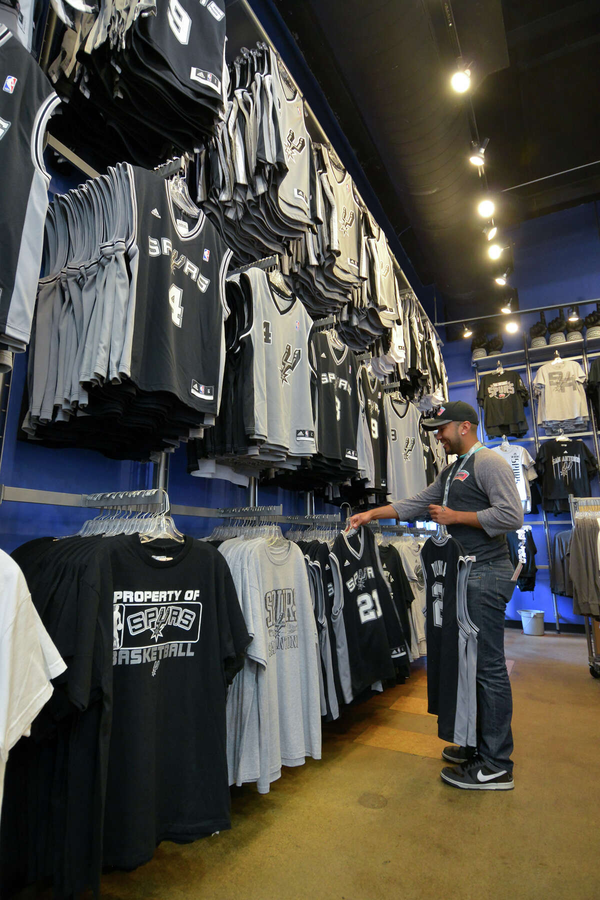 Marketing, social media numbers reflect Spurs' increased popularity