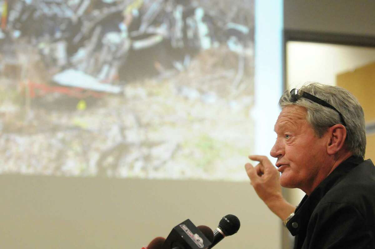 Critic: Mayor bypasses experts