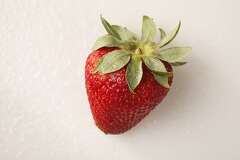 How to choose as spring strawberries roll in early