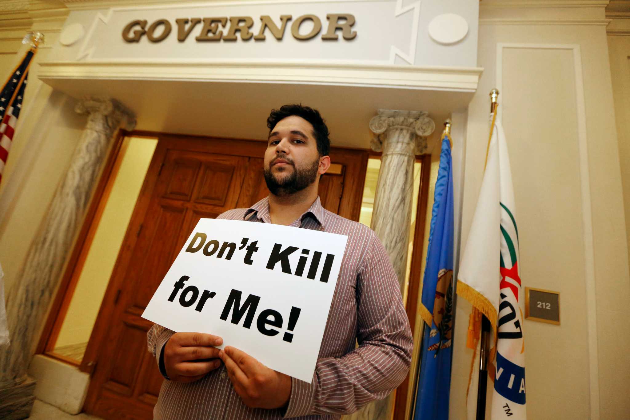 Officials: Botched Oklahoma execution will have no effect on Texas