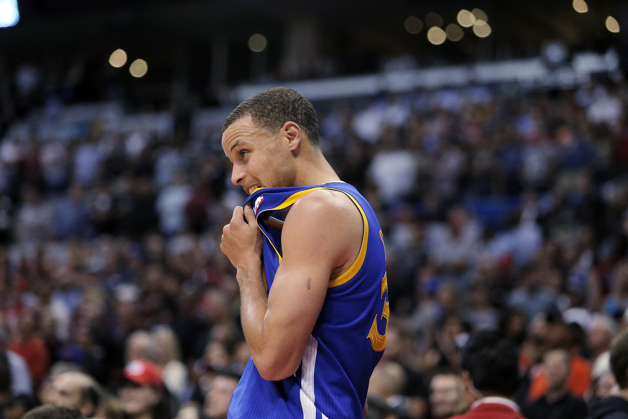 Warriors' Curry seeks key to Clippers' defensive lock