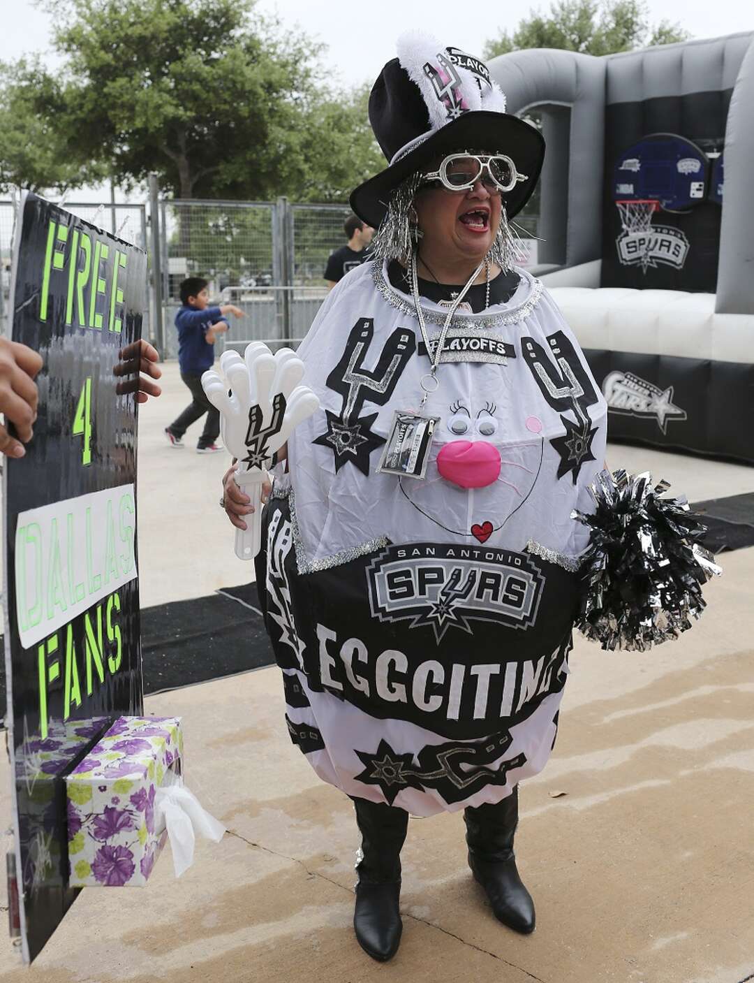 20 reasons why 'The Spurs Lady' is the best kind of woman and fan