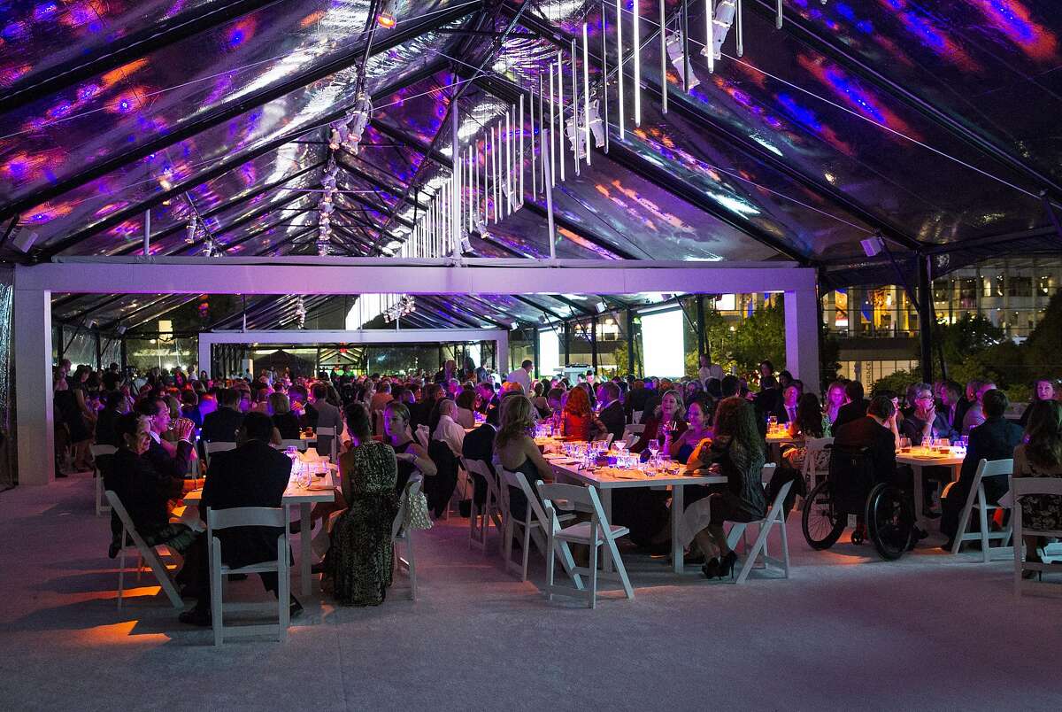 SFMOMA Modern Ball packs crowds in for hot night
