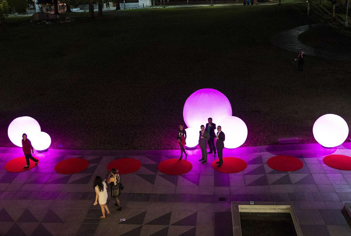 SFMOMA Modern Ball packs crowds in for hot night