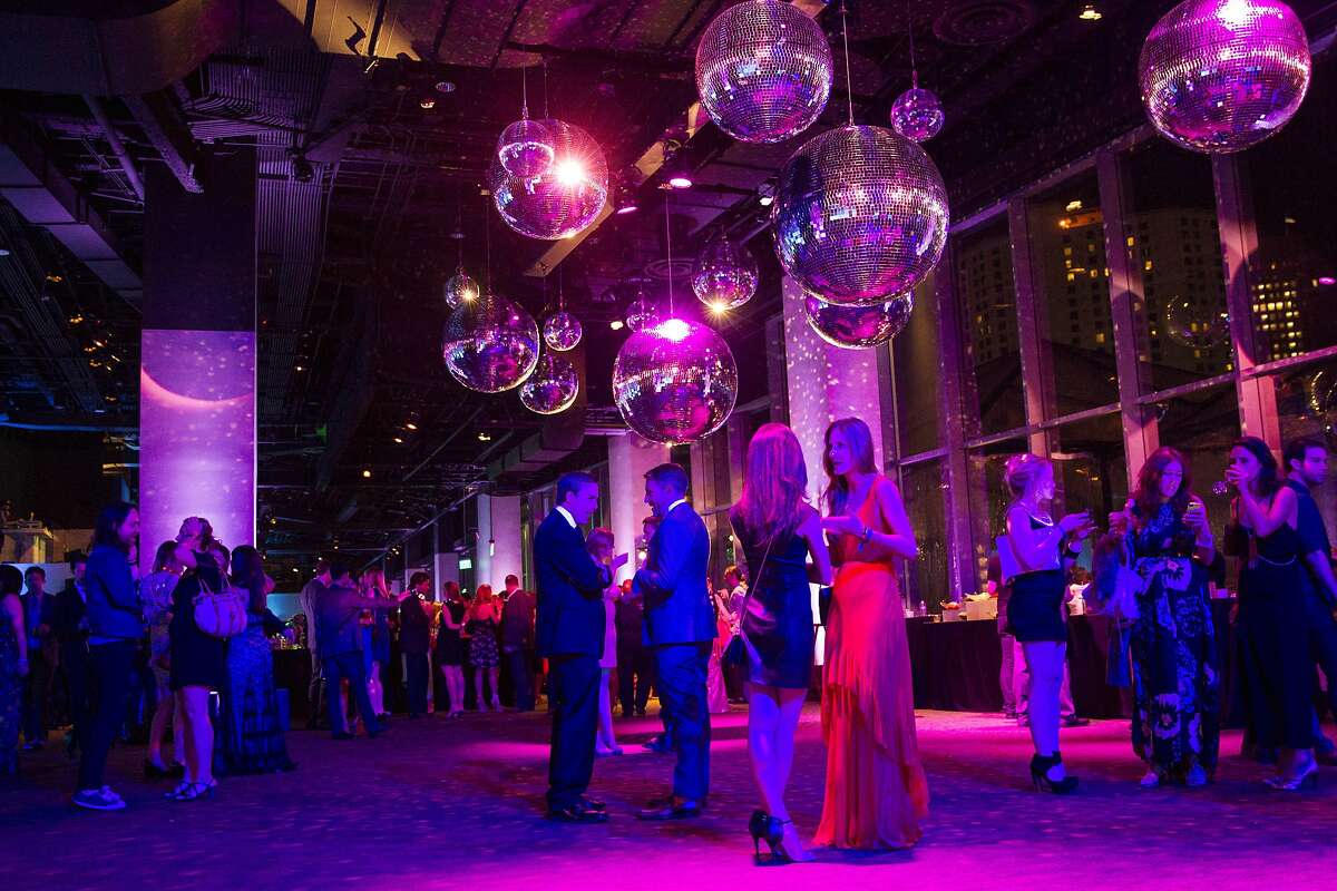 SFMOMA Modern Ball packs crowds in for hot night