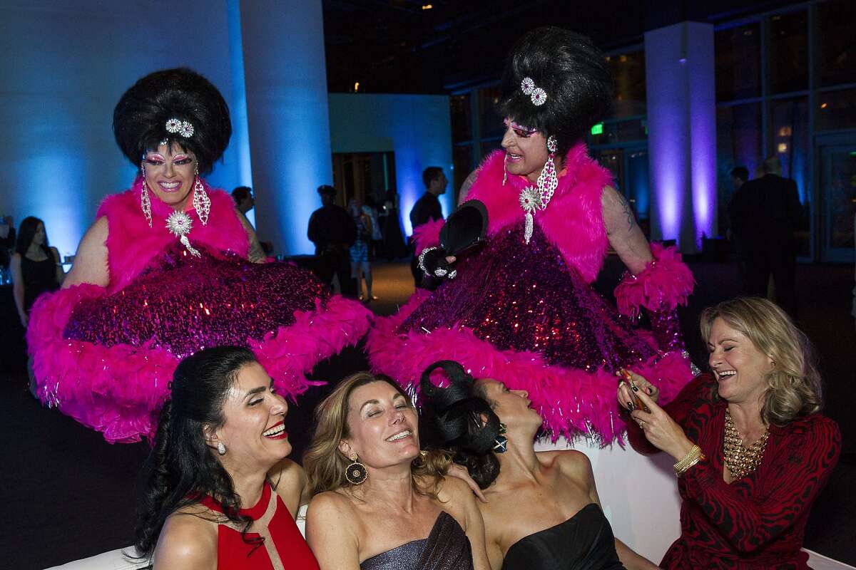 SFMOMA Modern Ball packs crowds in for hot night